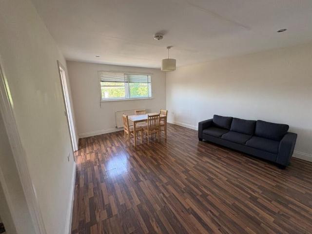 3 bedroom flat to rent