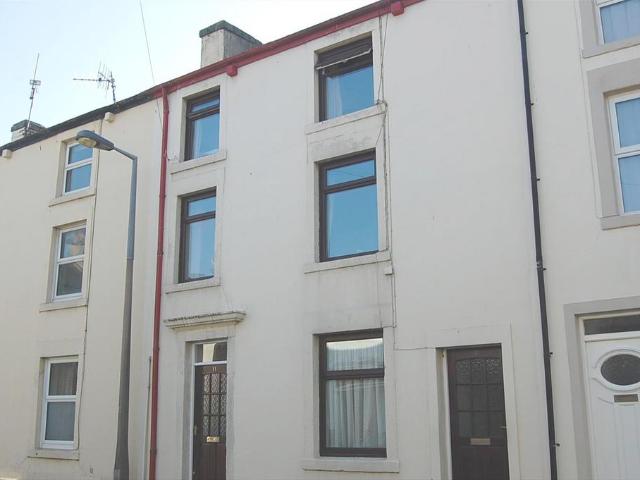 3 bedroom flat to rent