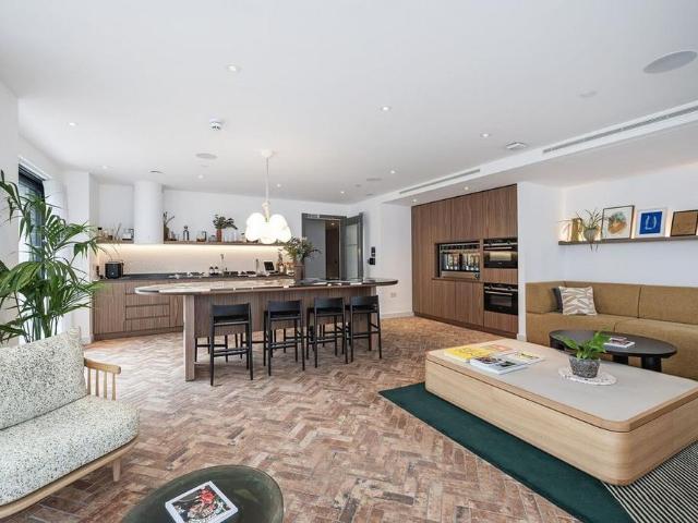 3 bedroom flat to rent