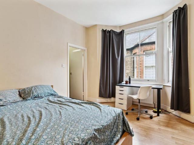 3 bedroom flat to rent