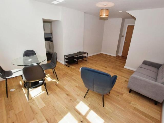 3 bedroom flat to rent