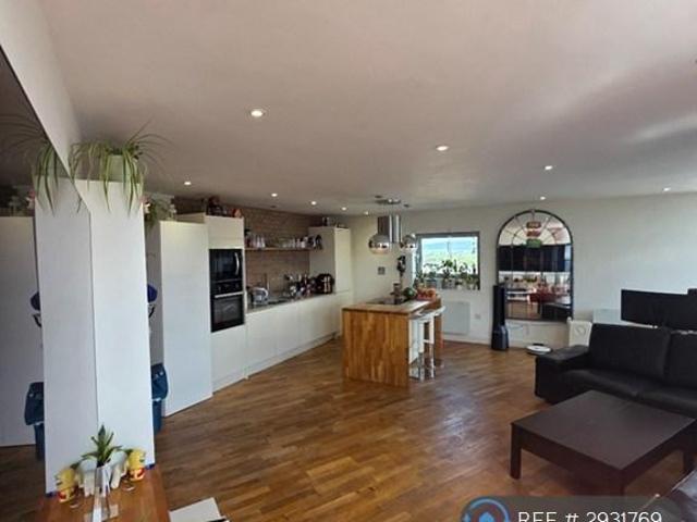 3 bedroom flat to rent