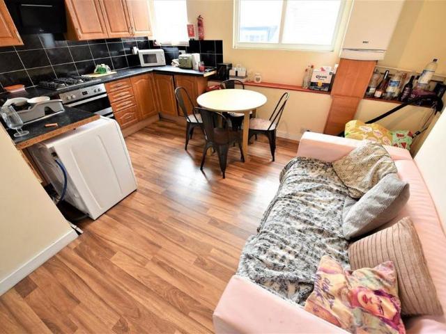 3 bedroom flat to rent