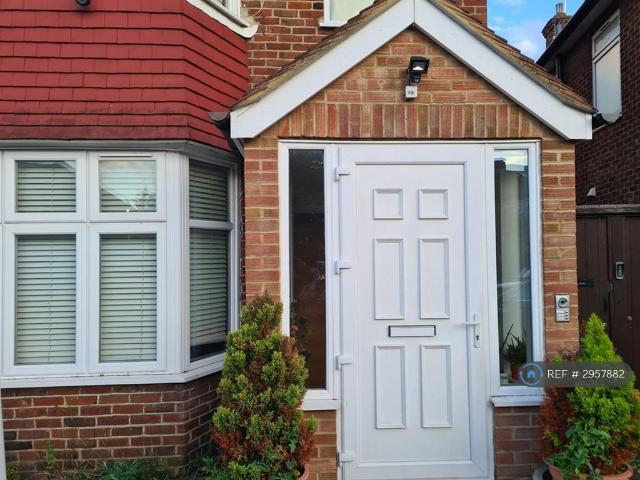 3 bedroom flat to rent