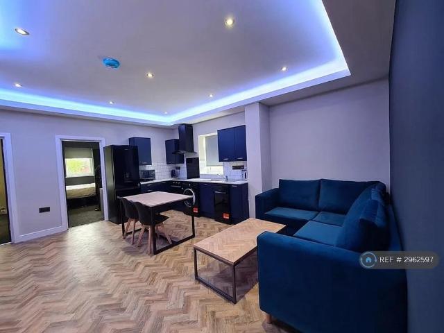 3 bedroom flat to rent