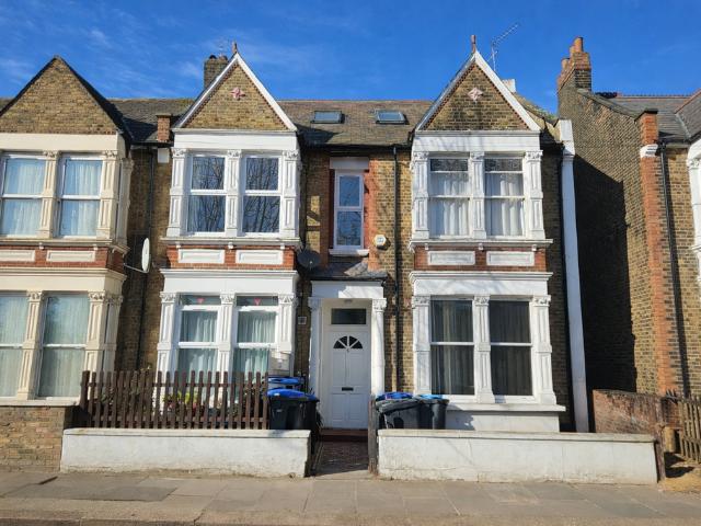 3 bedroom flat to rent