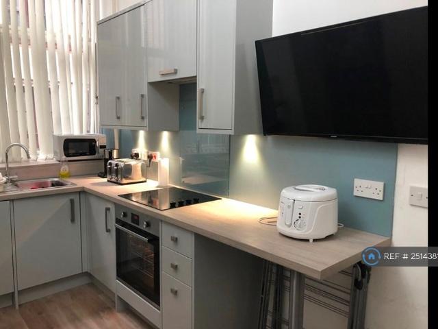 3 bedroom flat to rent
