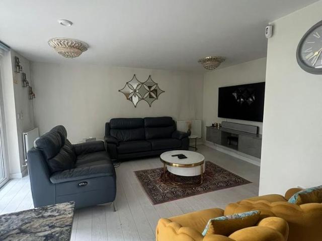 3 bedroom flat to rent