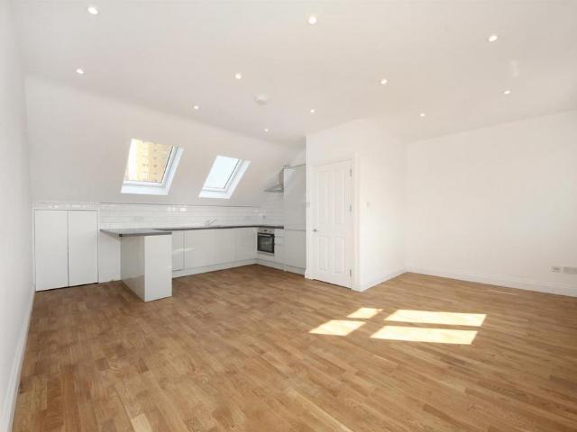 3 bedroom flat to rent