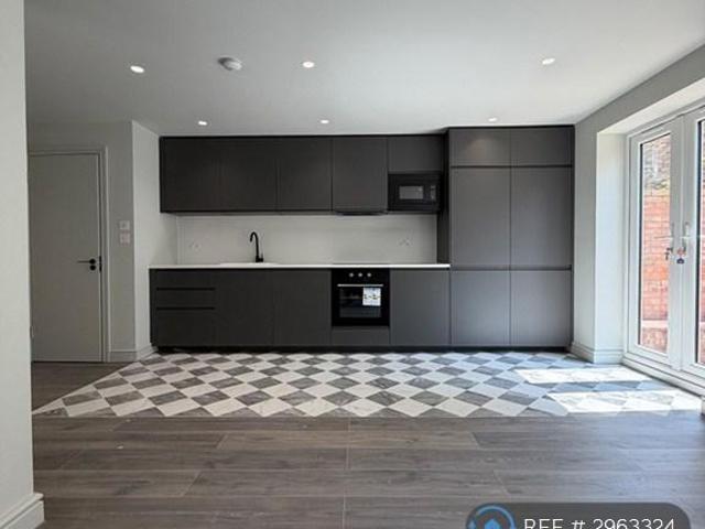 3 bedroom flat to rent