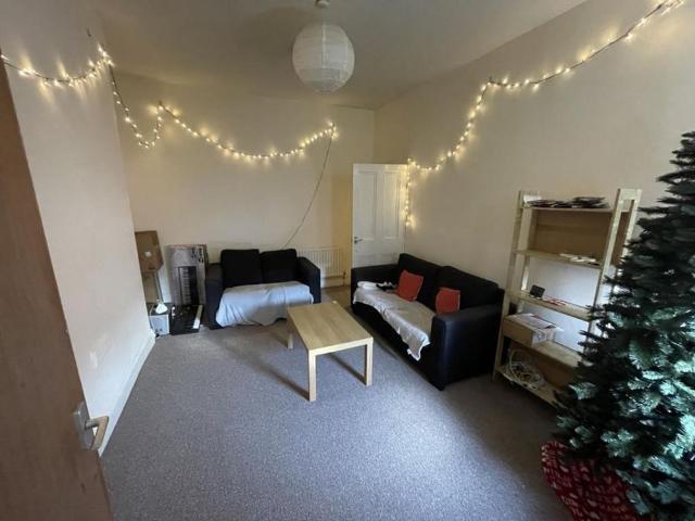 3 bedroom flat to rent