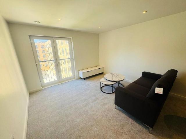 3 bedroom flat to rent