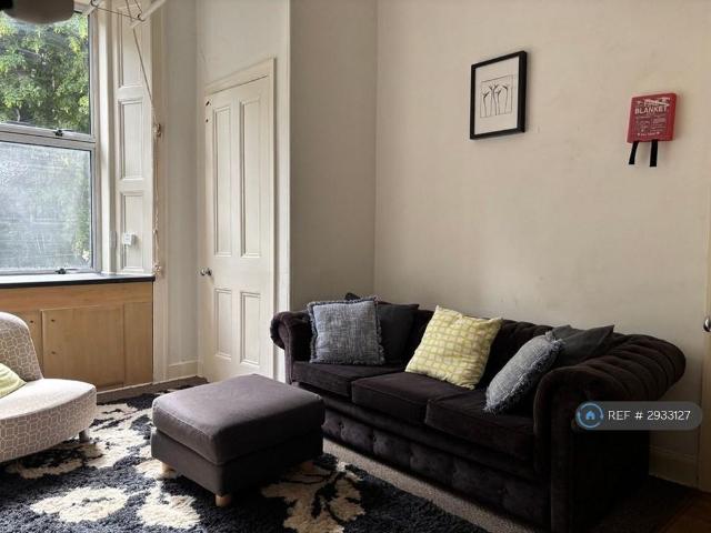 3 bedroom flat to rent