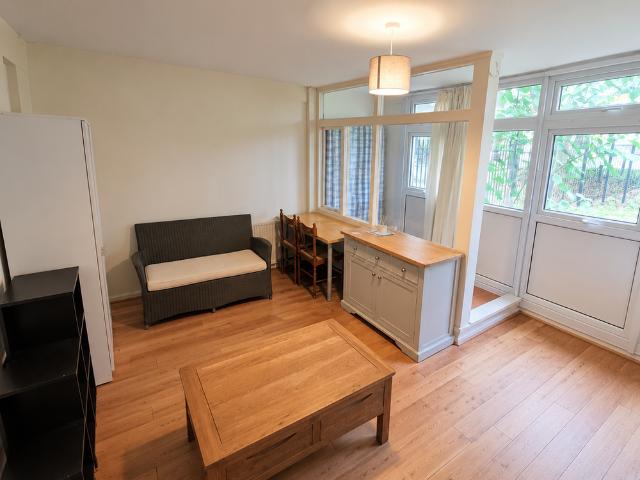 3 bedroom flat to rent