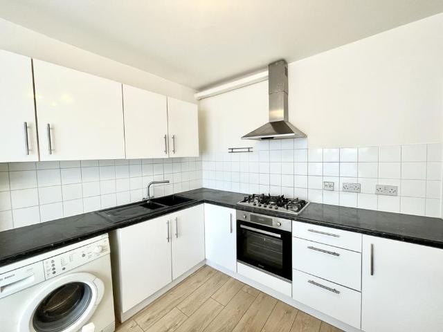 3 bedroom flat to rent