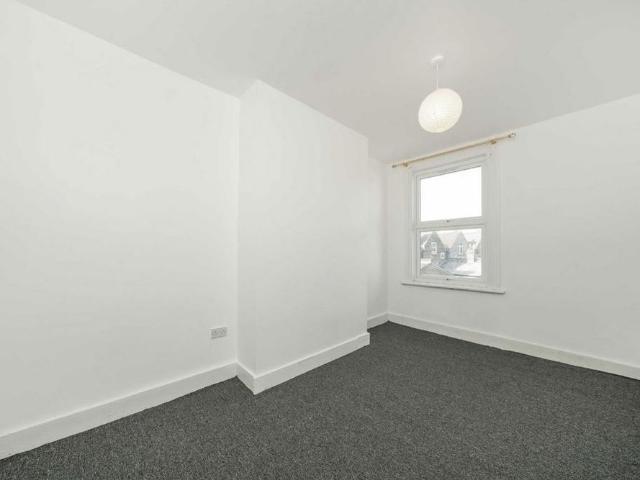 3 bedroom flat to rent