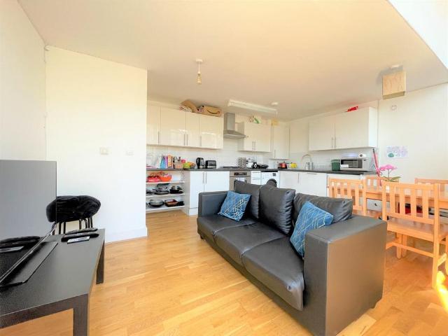 3 bedroom flat to rent