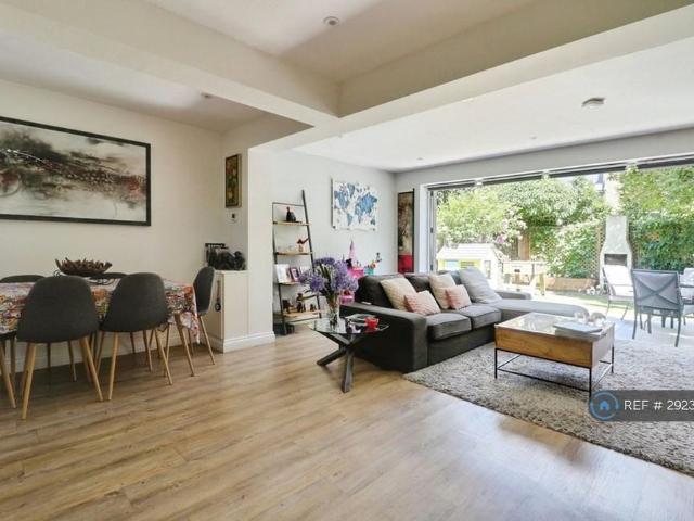3 bedroom flat to rent