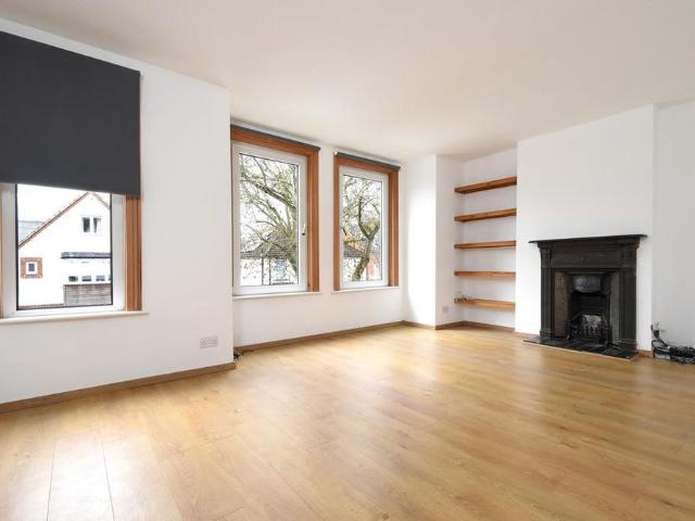 3 bedroom flat to rent