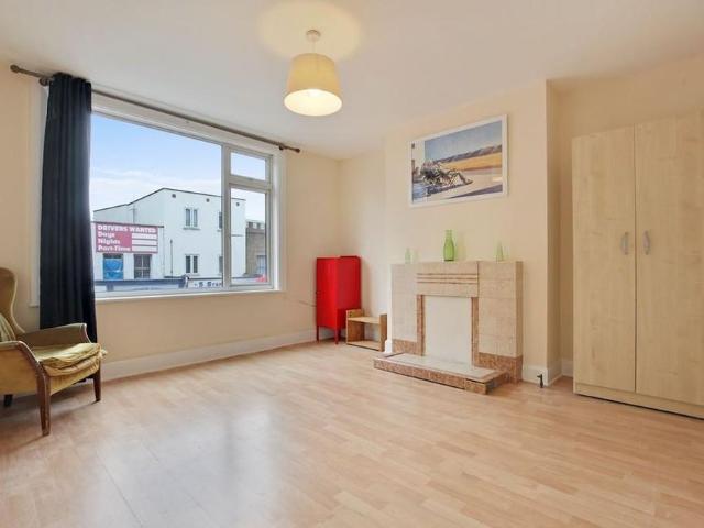 3 bedroom flat to rent