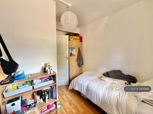 3 bedroom flat to rent
