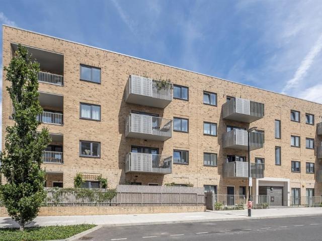 3 bedroom flat to rent