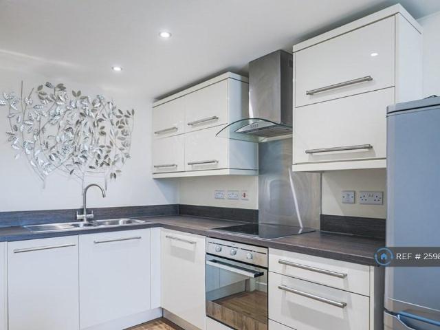 3 bedroom flat to rent