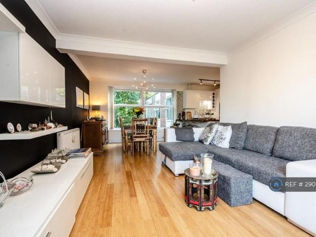 3 bedroom flat to rent