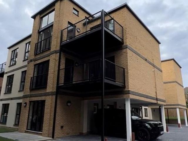 3 bedroom flat to rent