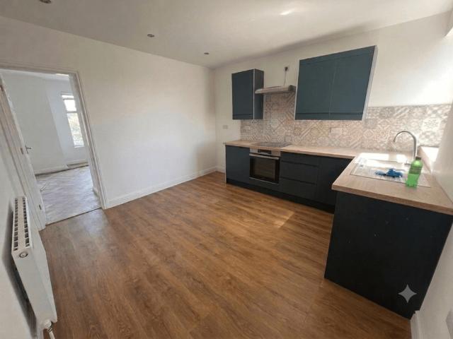 3 bedroom flat to rent