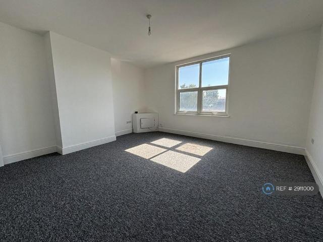 3 bedroom flat to rent