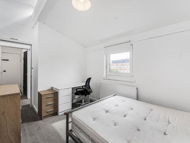 3 bedroom flat to rent
