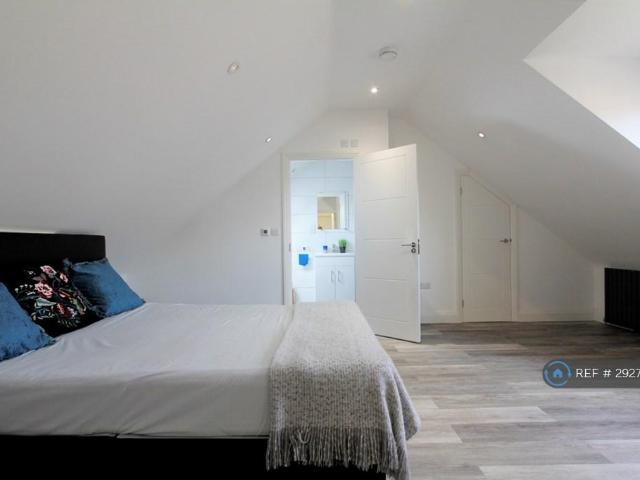 3 bedroom flat to rent