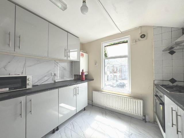 3 bedroom flat to rent