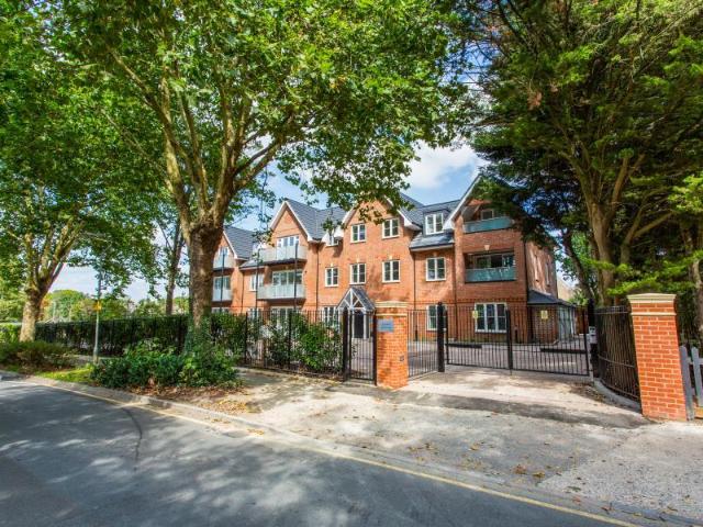 3 bedroom flat to rent