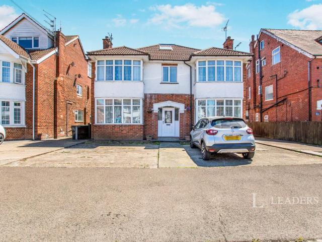 3 bedroom flat to rent