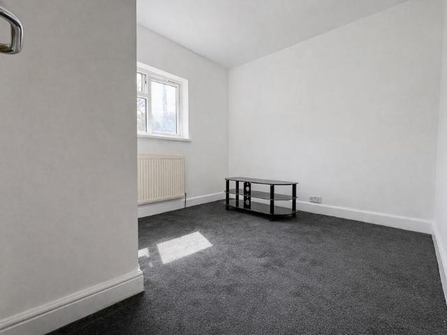 3 bedroom flat to rent