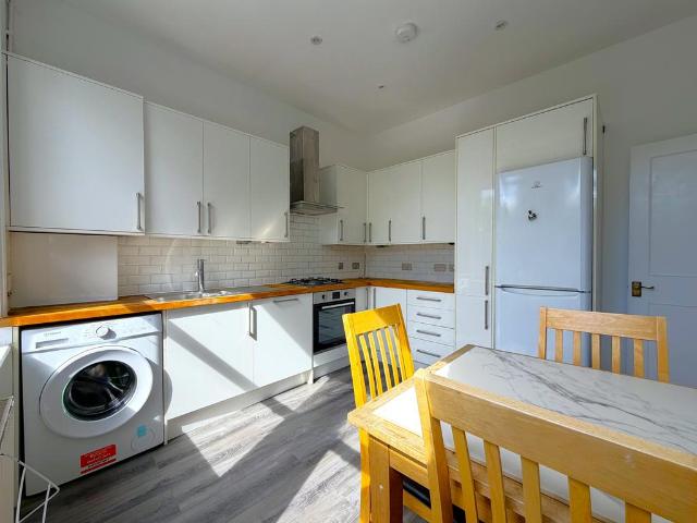 3 bedroom flat to rent