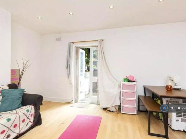 3 bedroom flat to rent