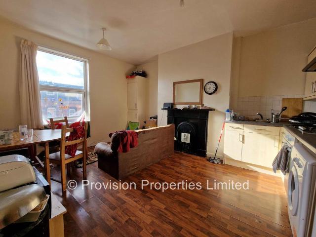 3 bedroom flat to rent