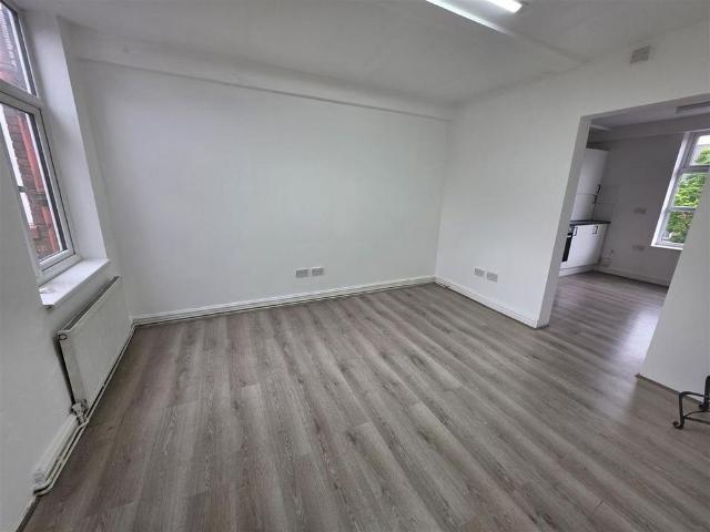 3 bedroom flat to rent