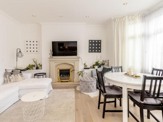 3 bedroom flat to rent