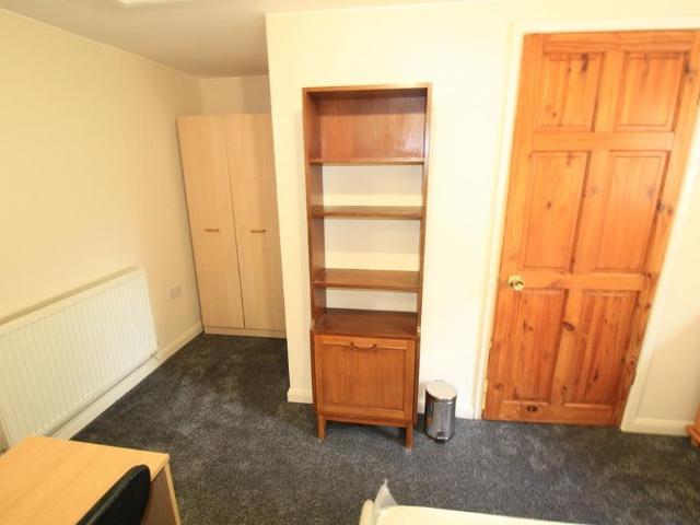 3 bedroom flat to rent