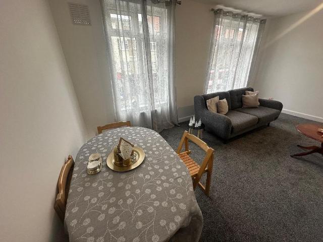 3 bedroom flat to rent
