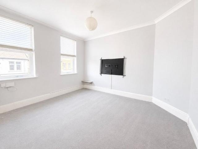 3 bedroom flat to rent