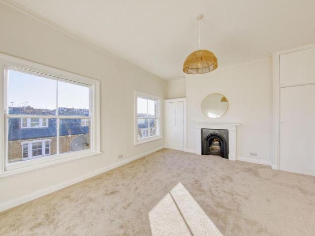3 bedroom flat to rent