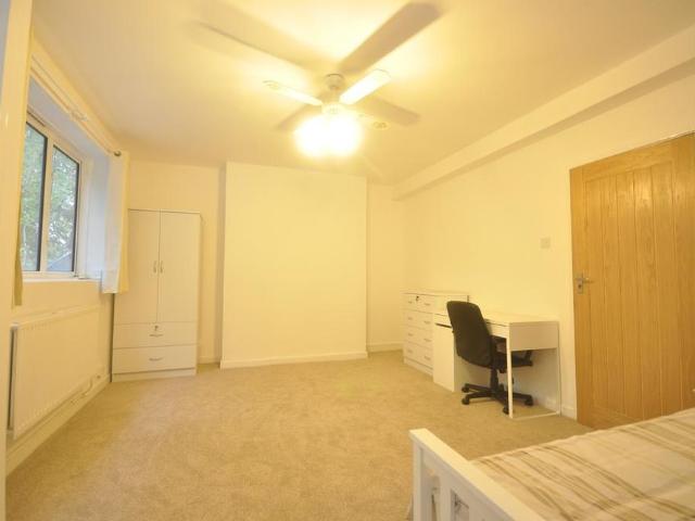 3 bedroom flat to rent