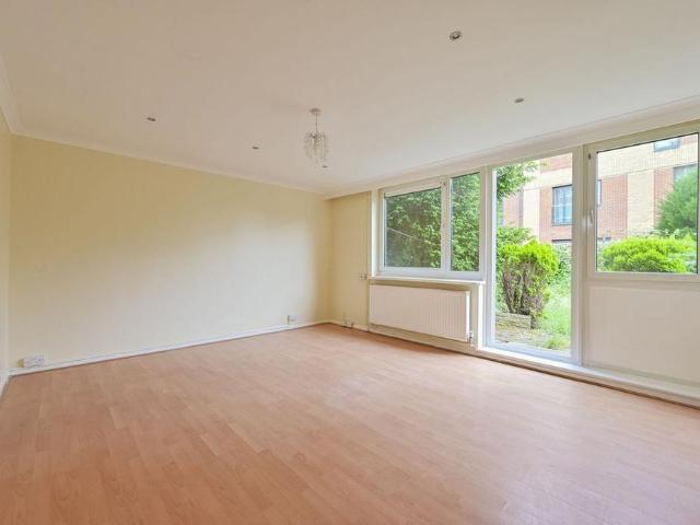 3 bedroom flat to rent