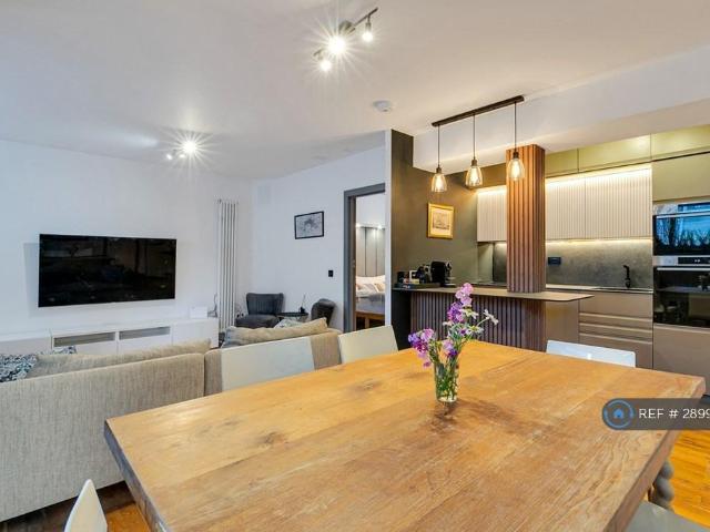 3 bedroom flat to rent