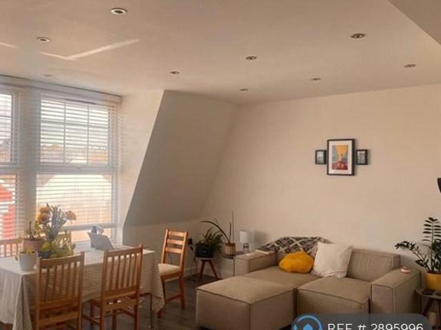 3 bedroom flat to rent